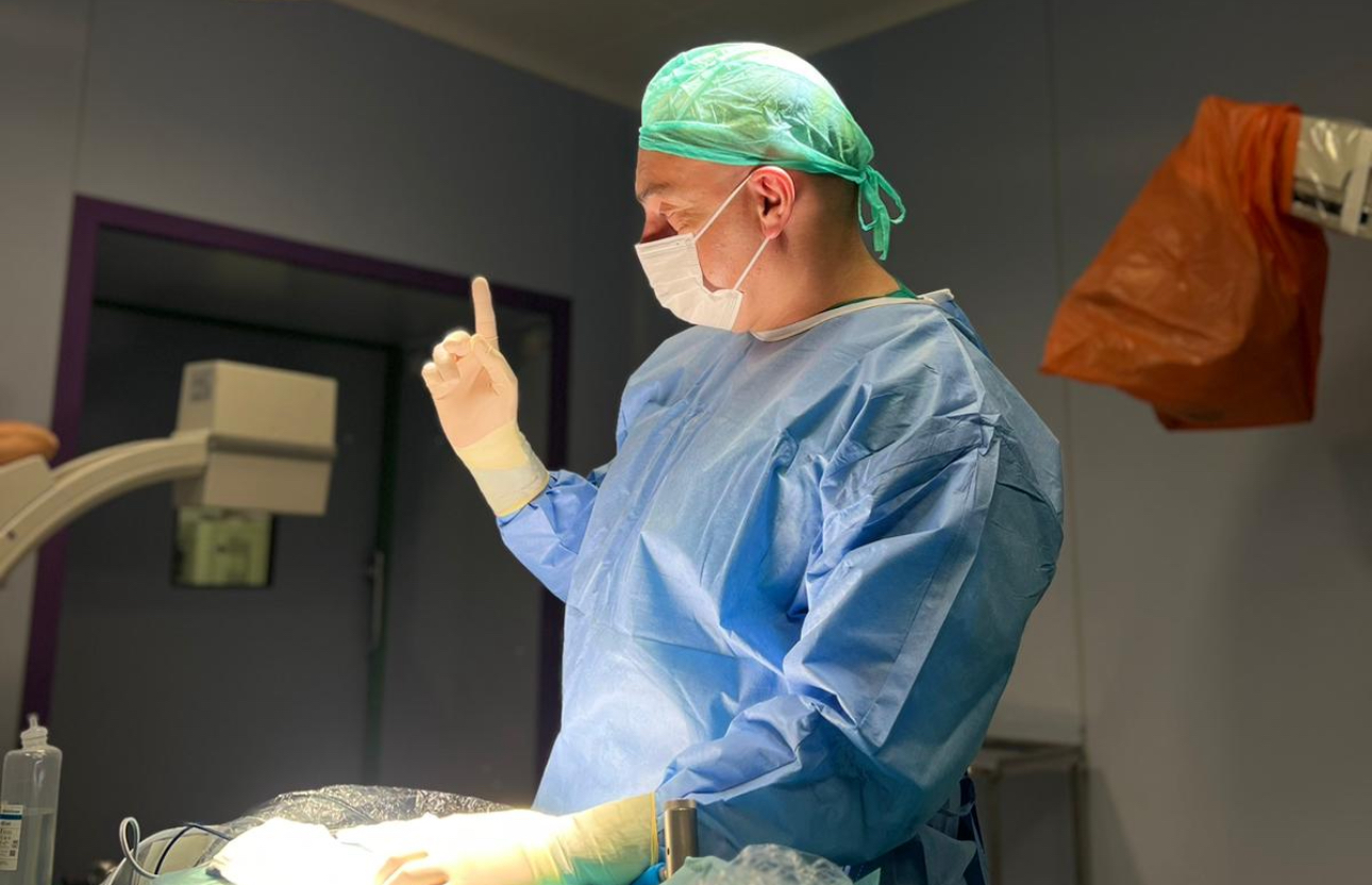 La experiencia (en Neurocirugía) es un grado - Doctor Mosqueira