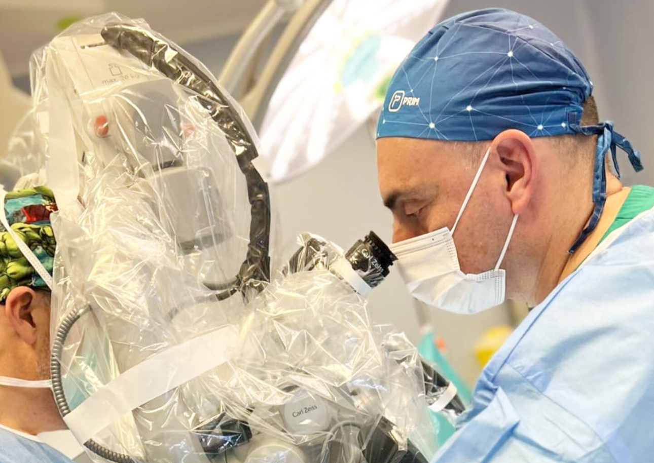 Neurocirujano en España | Dr. Mosqueira, experto en microcirugía